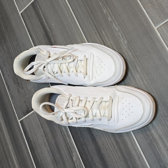 Reebok | Shoes | Reebok Classic Leather Sneaker With Tiger Back Size 5 ...